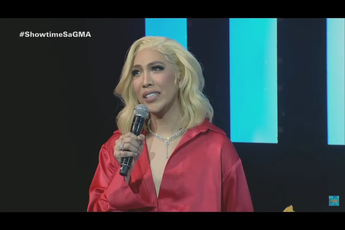 Watch Vice Ganda Thanks Abs Cbn Gma Execs In Showtime Contract