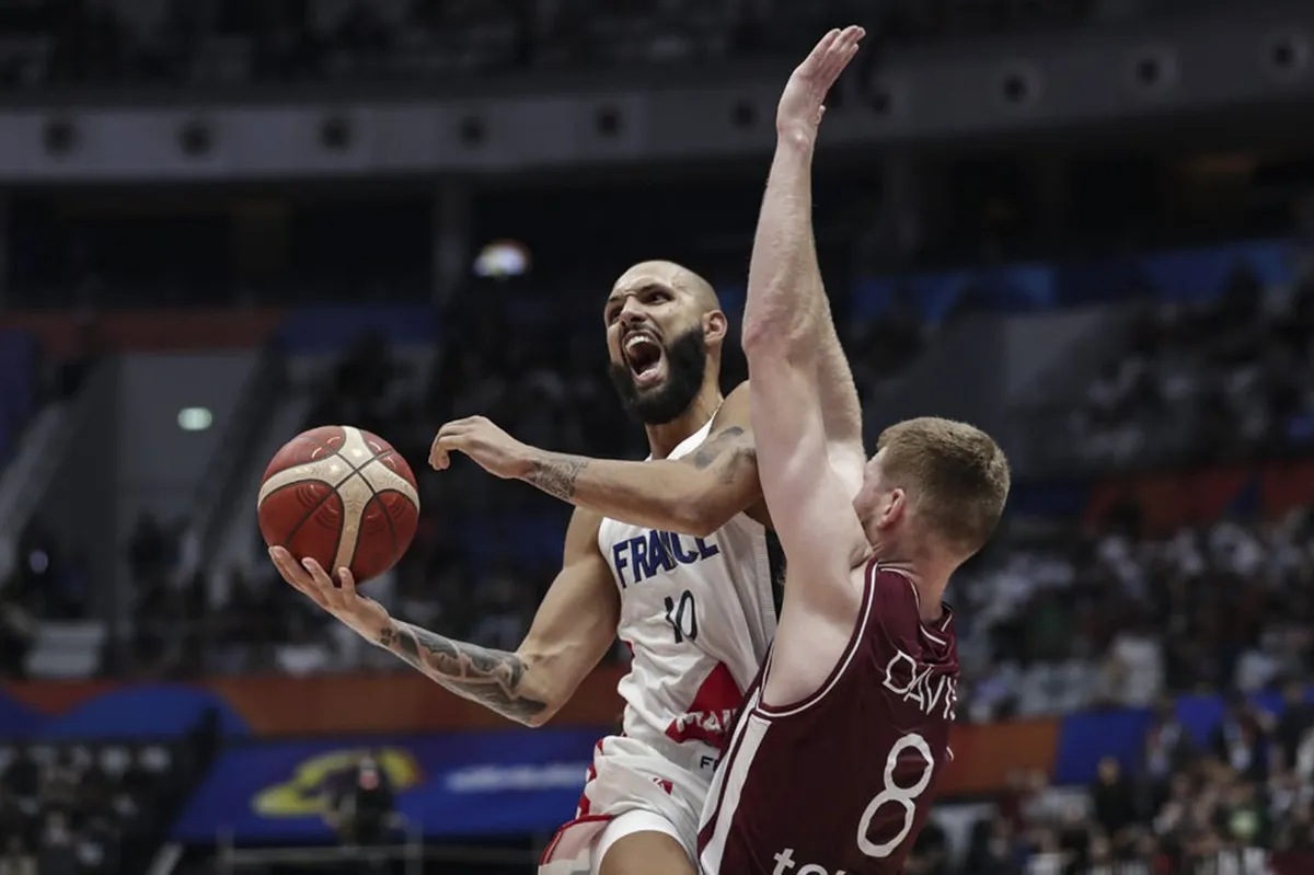 NBA fines Detroit guard Fournier $25K for kicking ball | ABS-CBN Sports