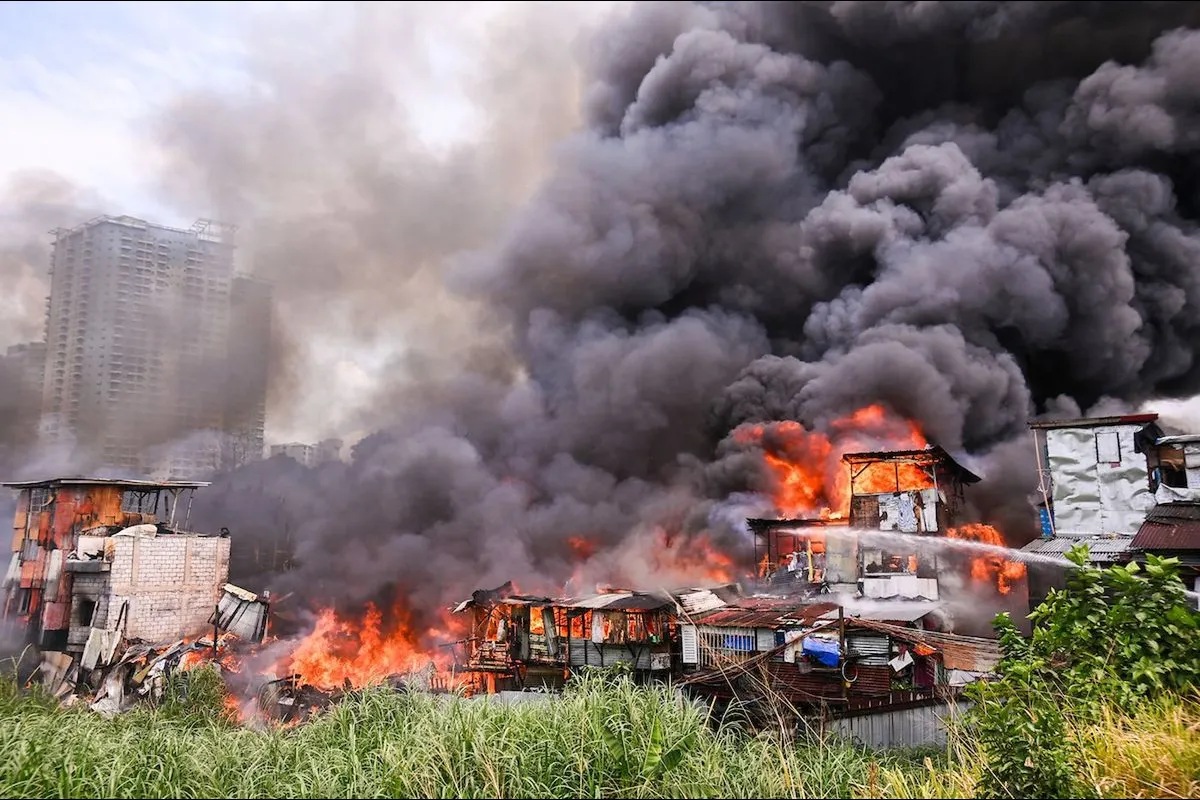 Daan-daang pamilya nawalan ng tirahan sa sunog sa QC | ABS-CBN News