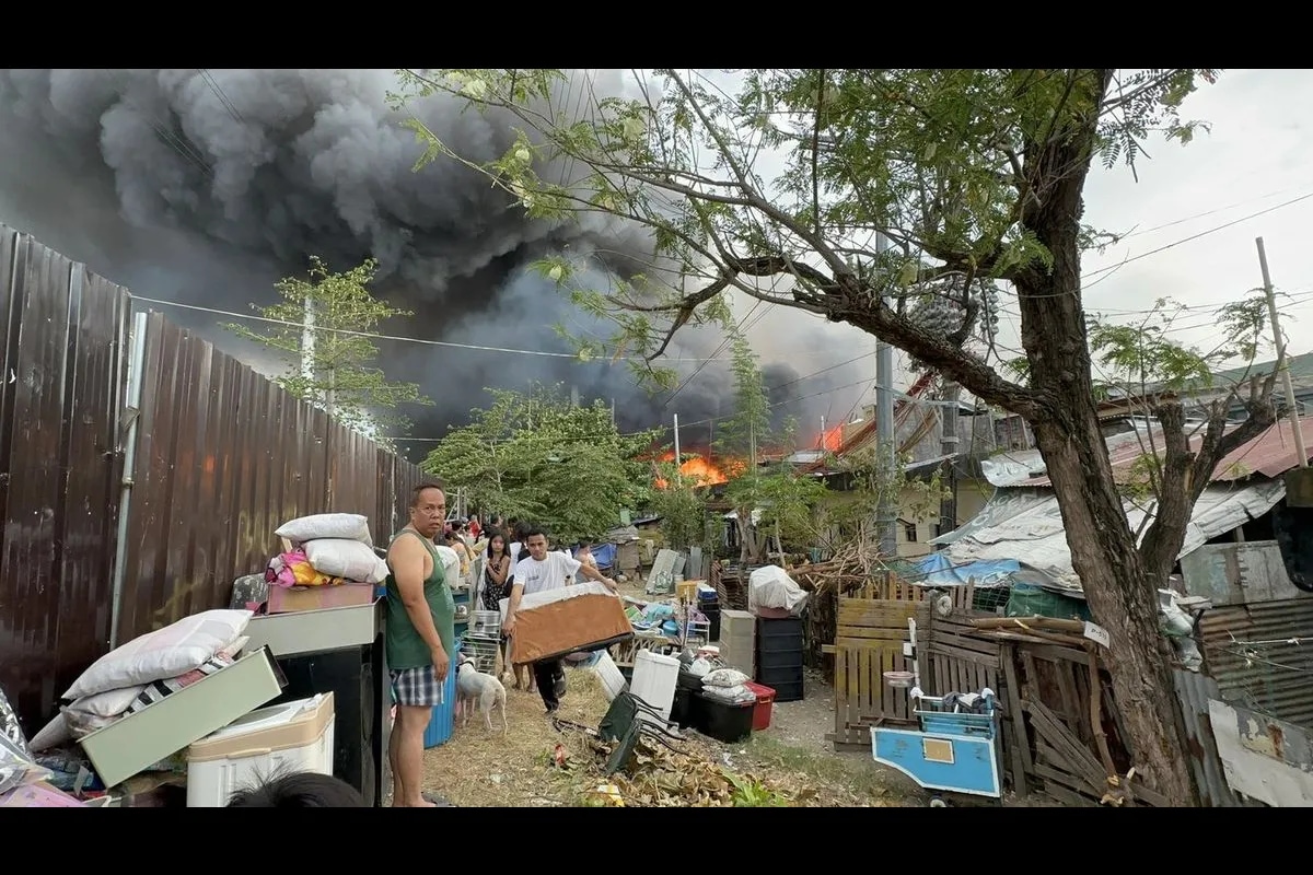 Higit 700 pamilya, apektado ng sunog sa Muntinlupa | ABS-CBN News Higit 700 pamilya, apektado ng sunog sa Muntinlupa | ABS-CBN News
