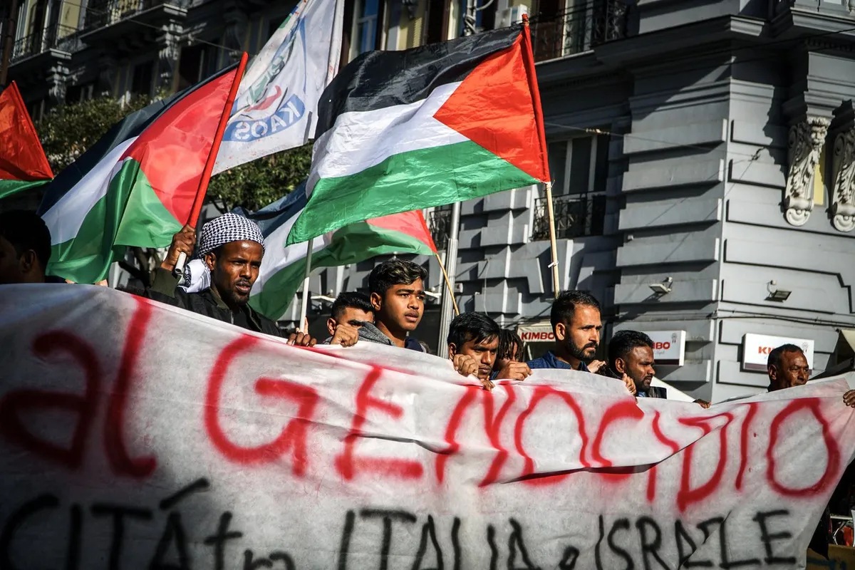First aid boat unloads in Gaza as Hamas proposes new truce | ABS-CBN News