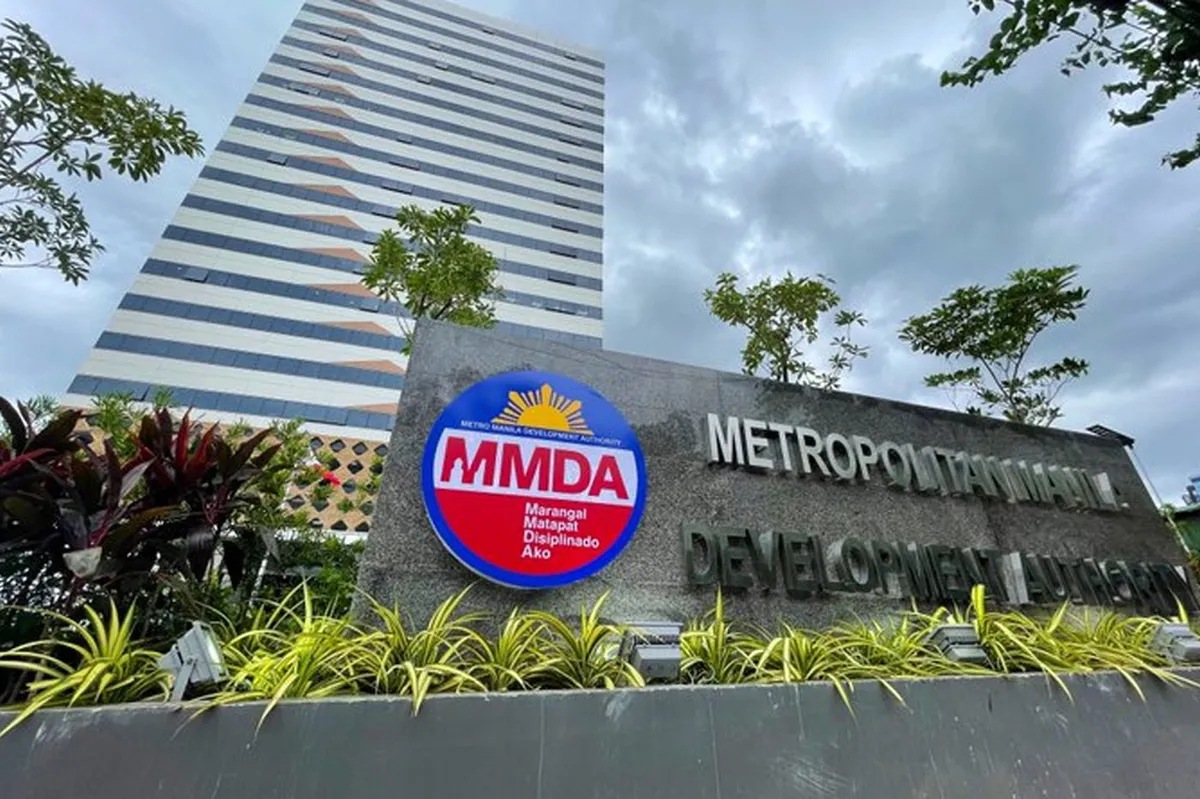MMDA chief offers P10K reward for information on impostor traffic ...