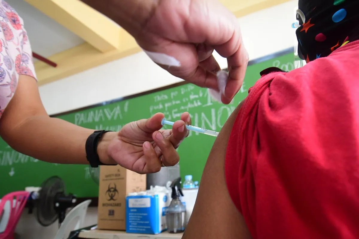 PH's ex-vaccine czar doubts alleged US-led 'anti-vax' campaign vs China ...