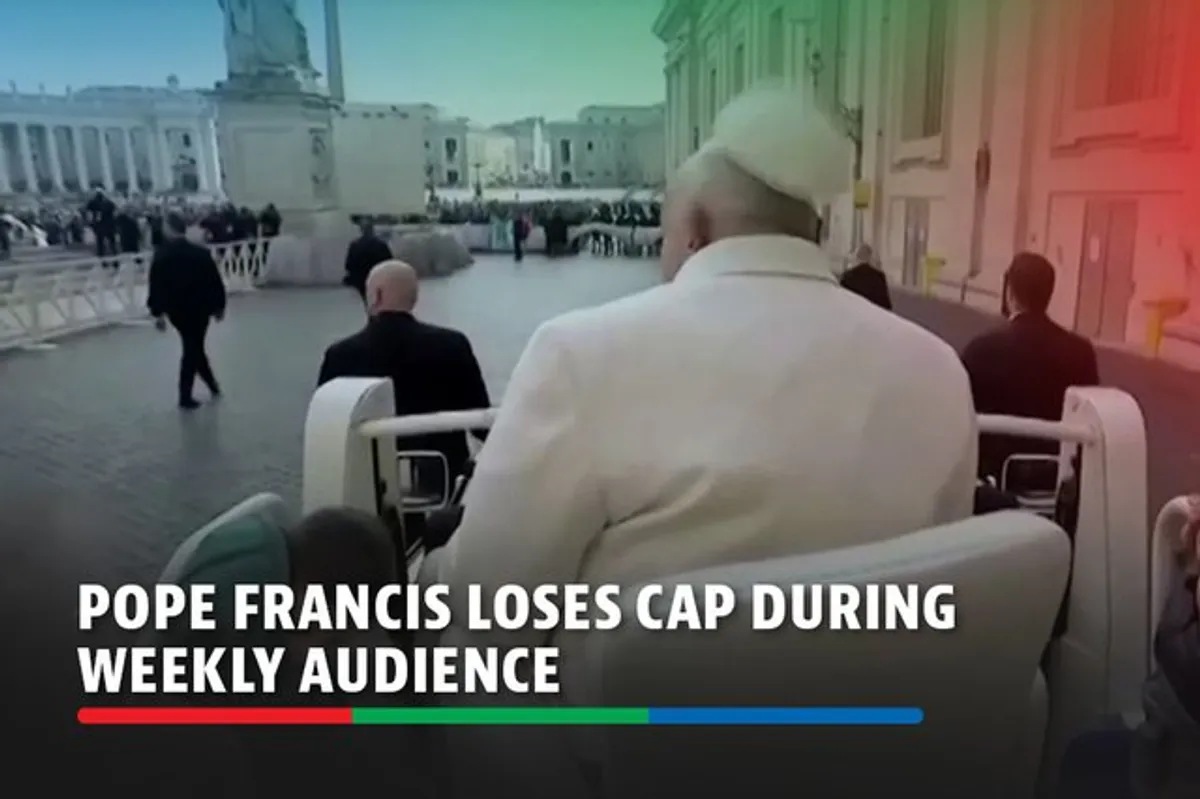 Pope Francis loses cap during weekly audience | ABS-CBN News
