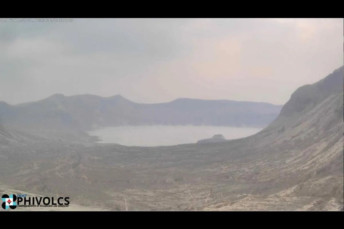Vog alert up in Batangas towns as Taal volcano emits sulfur dioxide | ABS-CBN News
