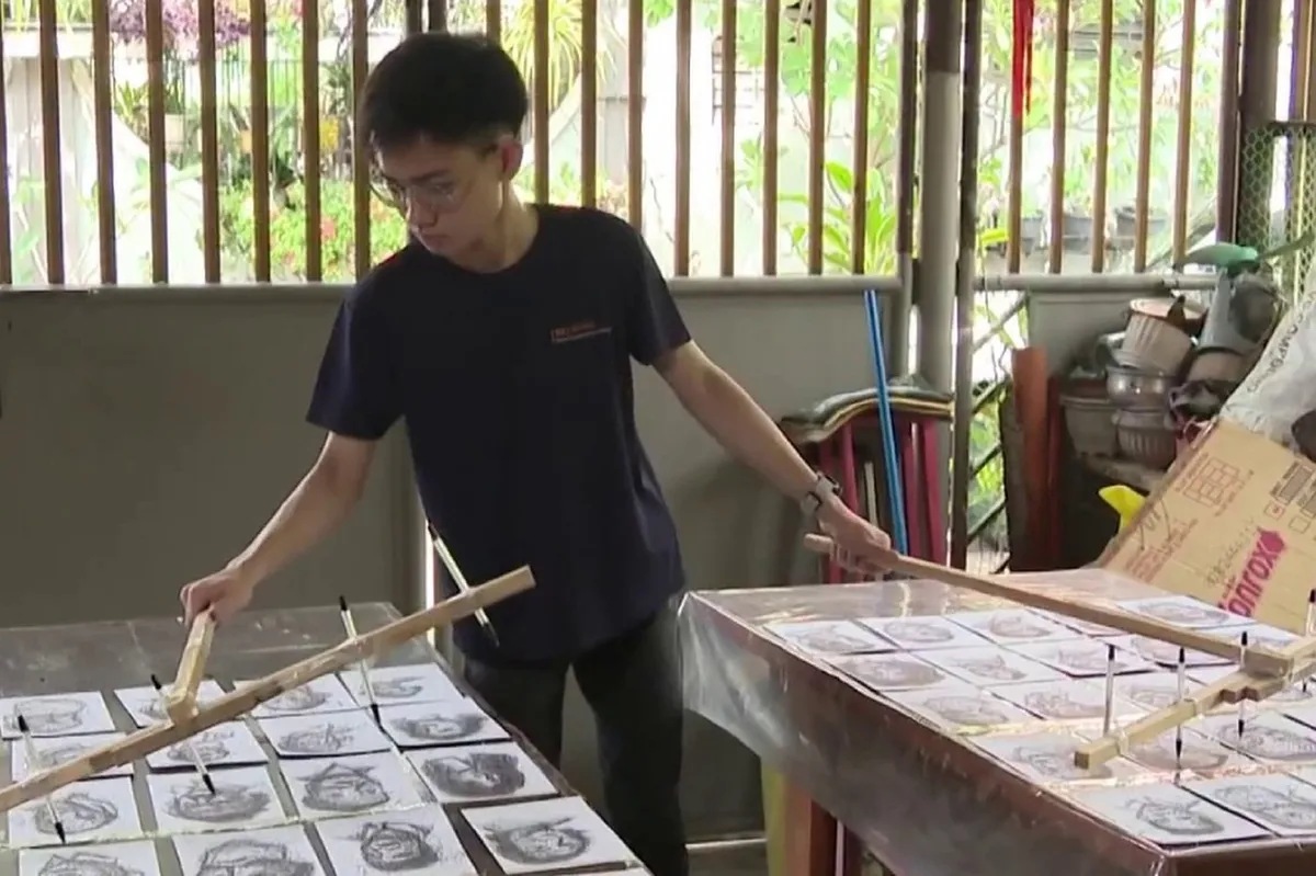 KBYN: Binata gumuguhit ng imahe gamit ang 10 bolpen nang sabay-sabay ...