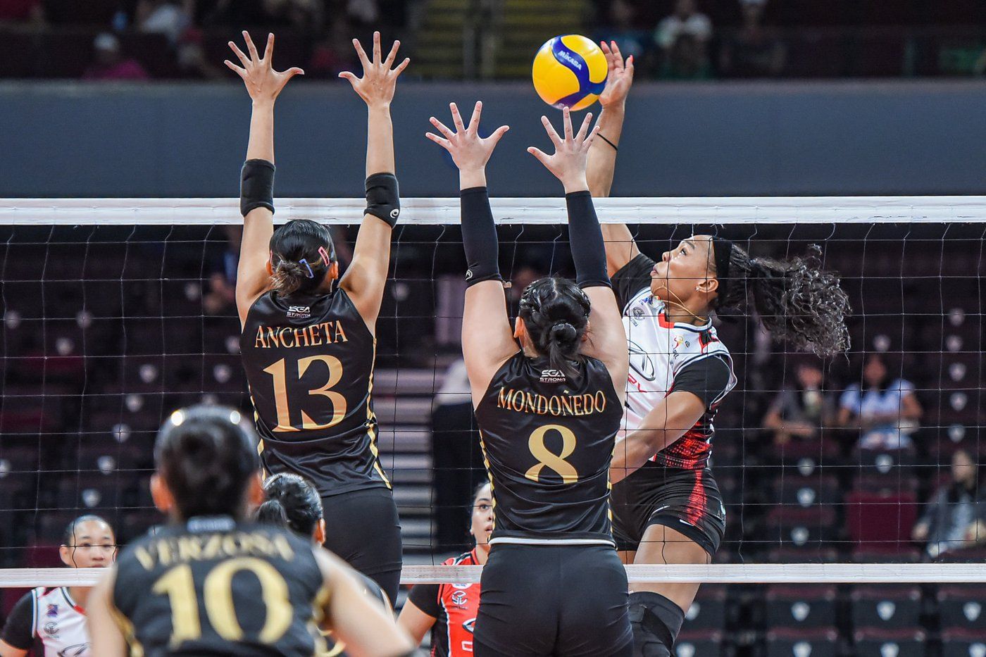 PVL: Khat Bell, Chery Tiggo hammer ZUS Coffee to clinch q'finals spot ...