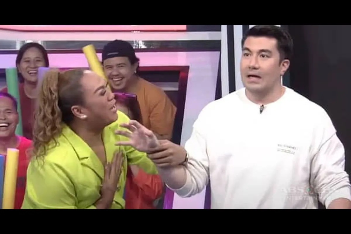 Rainbow Rumble: Luis, tinamaan sa mangga joke ni Negi | ABS-CBN Entertainment