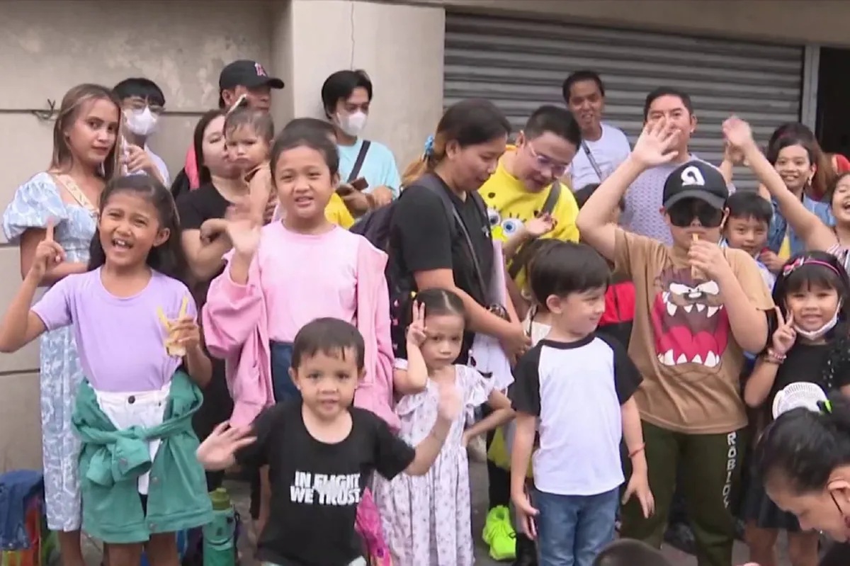 Libo-libong bata dumagsa sa audition ng 'Goin' Bulilit' | ABS-CBN ... Libo-libong bata dumagsa sa audition ng 'Goin' Bulilit' | ABS-CBN ...