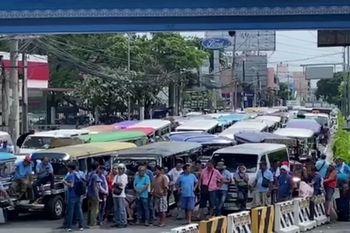 Manibela, PISTON protest vs PTMP fails to reach Mendiola, causes ...