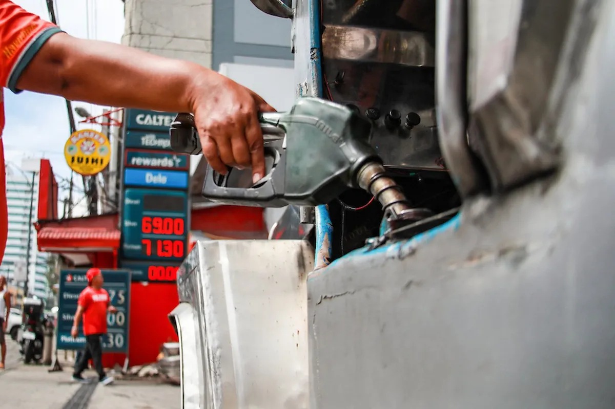 Big time rollback in fuel prices seen next week | ABS-CBN News