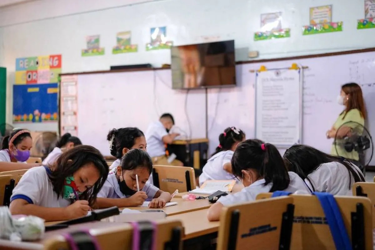 Survey shows most Pinoys support cellphone ban in schools: senator | ABS-CBN News