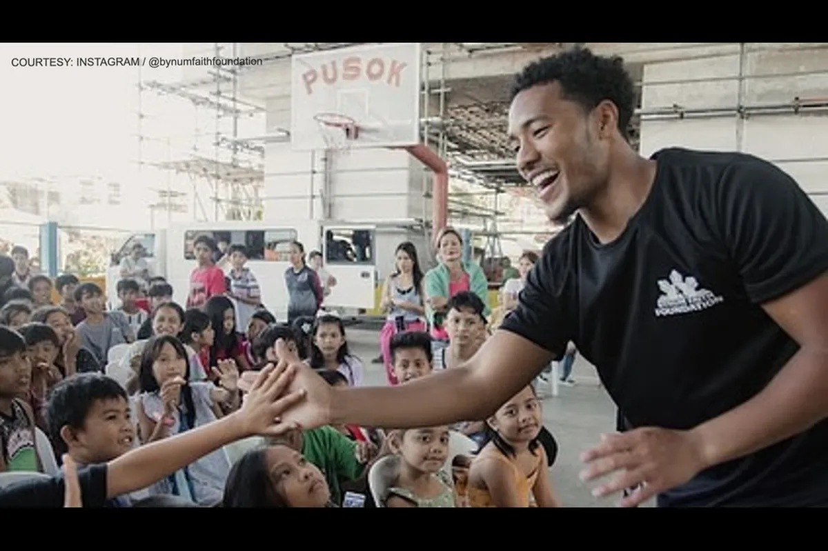 Camryn Bynum pays football success forward with PH outreach programs ...