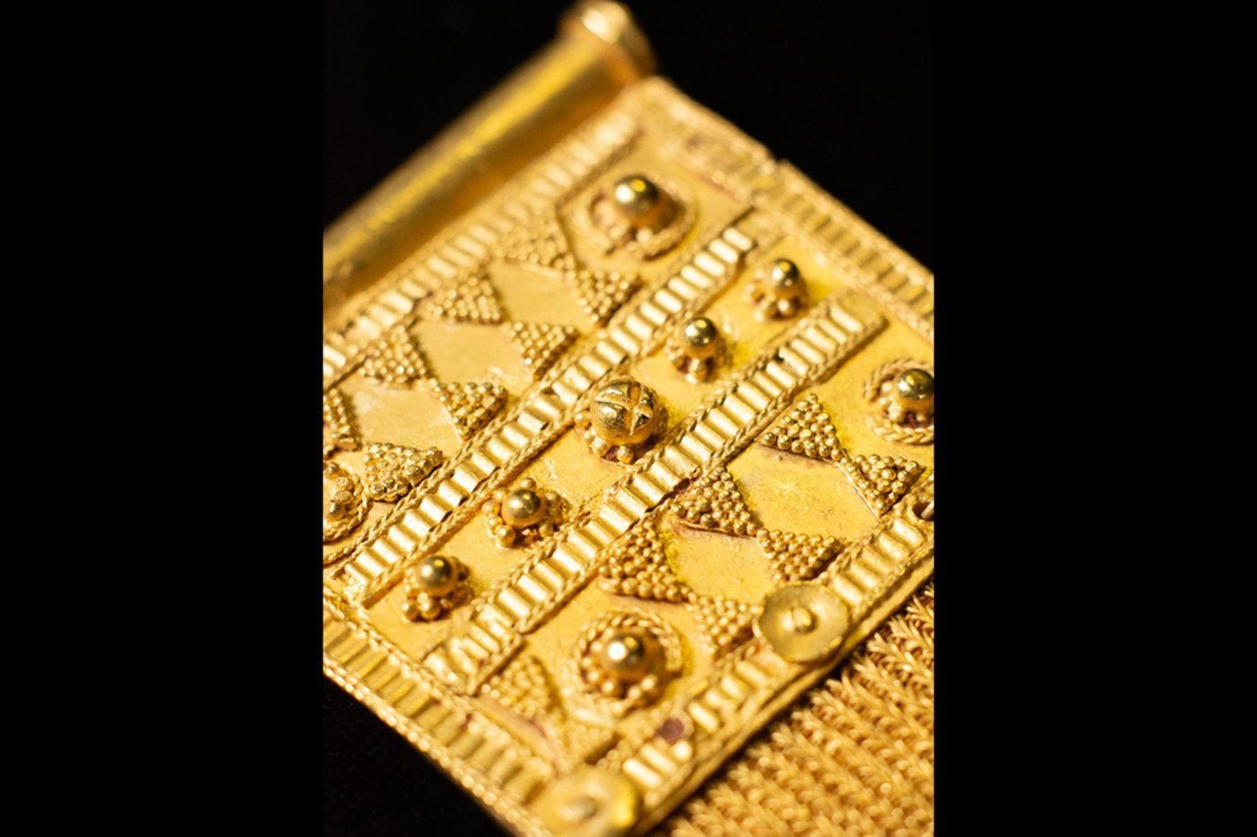 Precolonial gold treasures from Surigao on display in Ayala Museum, BSP ...