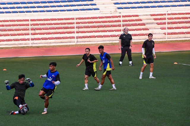 New coach impressed by quality of Pinoy football players | ABS-CBN Sports