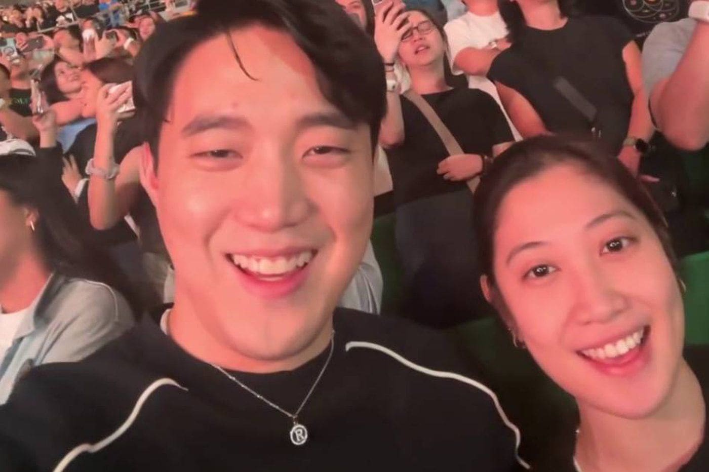 Ryan Bang celebrates girlfriend's birthday at Coldplay concert | ABS ...