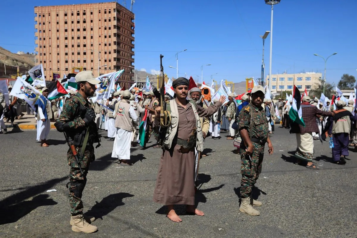 Houthi soldiers march in Sana'a, Yemen | ABS-CBN News