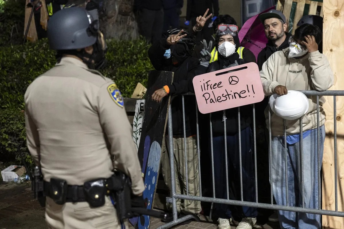 Police tackle US campus protests as Los Angeles hit by clashes | ABS ...