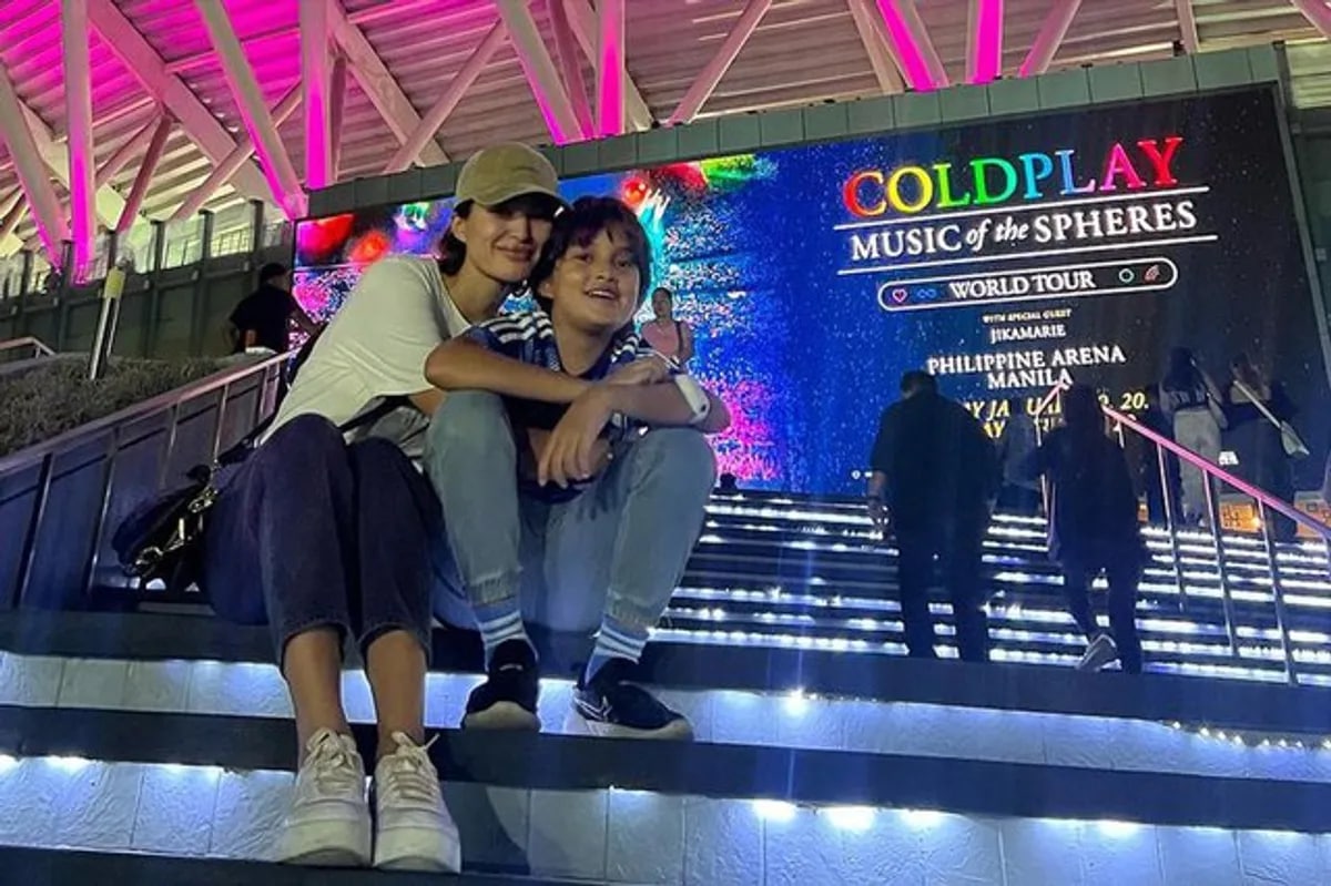 Sarah Lahbati bonds with son Zion at Coldplay's PH concert | ABS-CBN ...