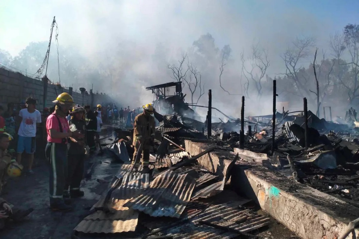 300 pamilya nawalan ng tirahan sa sunog sa Las Piñas | ABS-CBN News