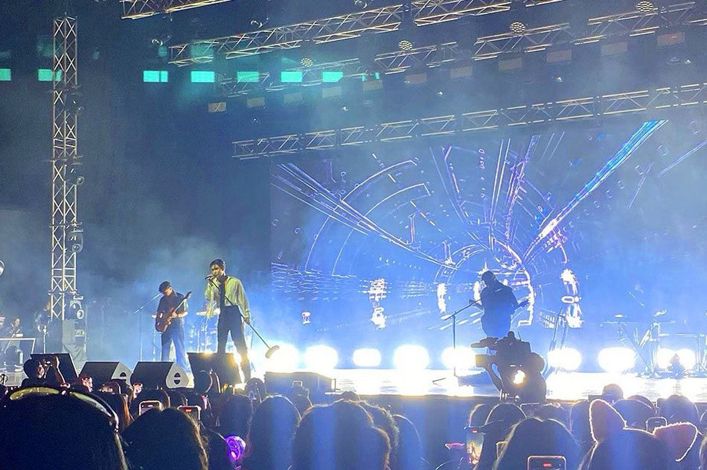 Thai actor-singer Jeff Satur delights fans during Manila solo concert ...