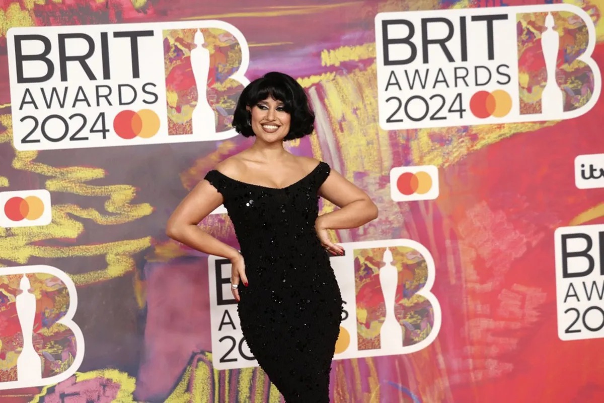 UK singer-songwriter Raye sweeps Brit Awards | ABS-CBN Entertainment