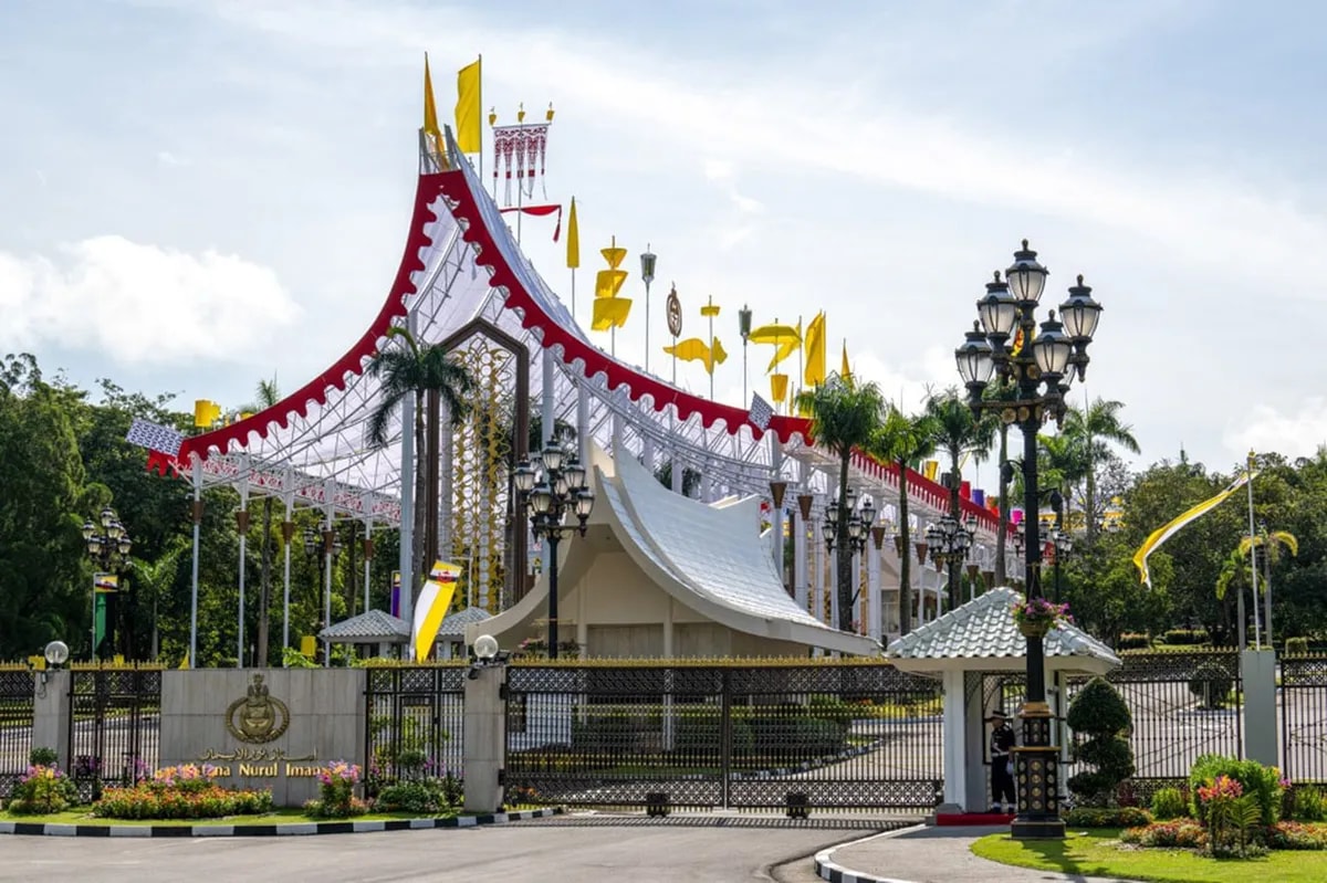 Leaders and blue bloods descend on Brunei for royal wedding climax ...