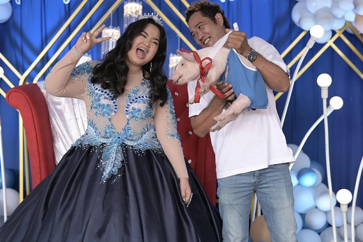 Imbes na 18 roses: 18 biik regalo sa debutante sa Sariaya, Quezon | ABS-CBN News