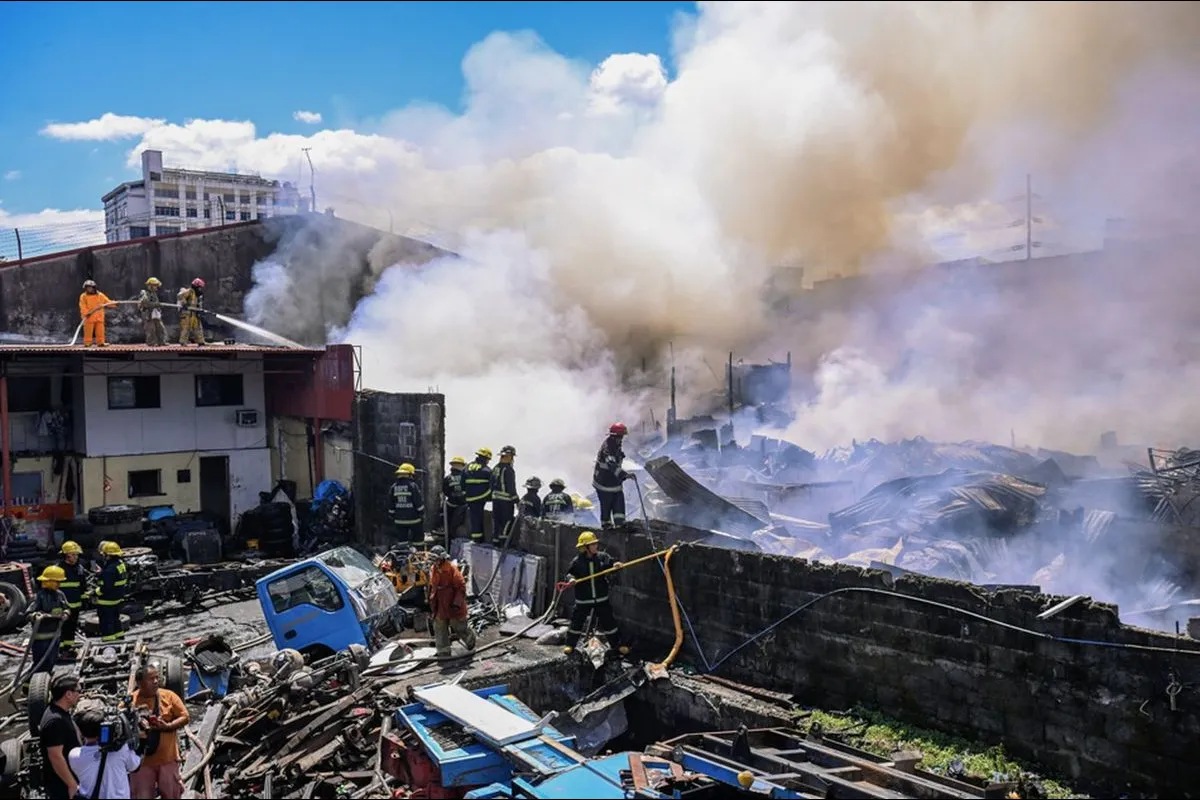 Tatalon fire razes 100 houses | ABS-CBN News