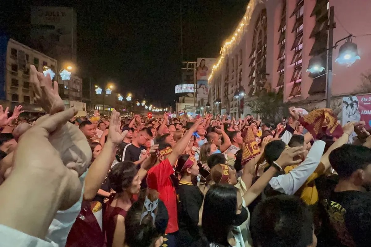 Daan-daang deboto dumalo sa huling Misa para sa Itim na Nazareno | ABS ... Daan-daang deboto dumalo sa huling Misa para sa Itim na Nazareno | ABS ...