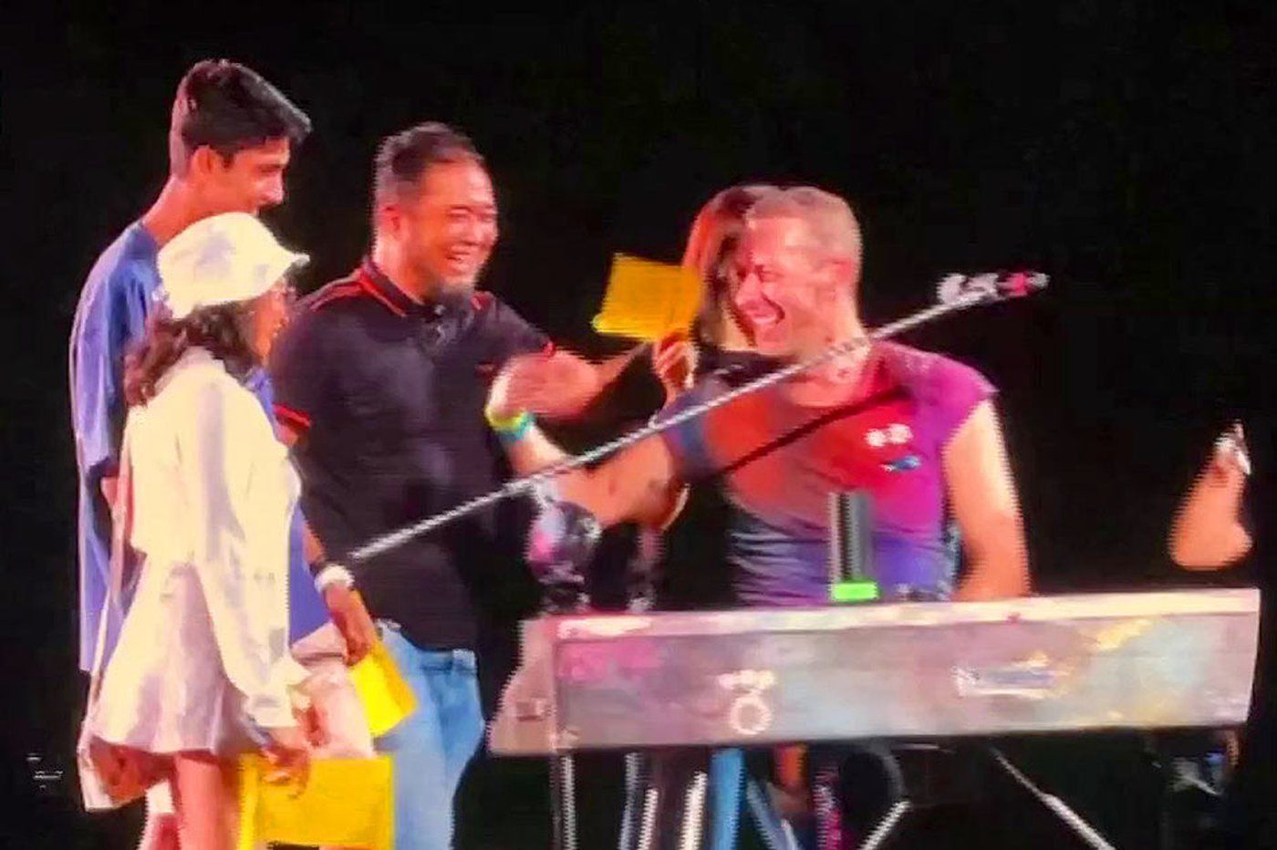 Unang gabi ng konsiyerto ng Coldplay hitik sa sorpresa | ABS-CBN ...