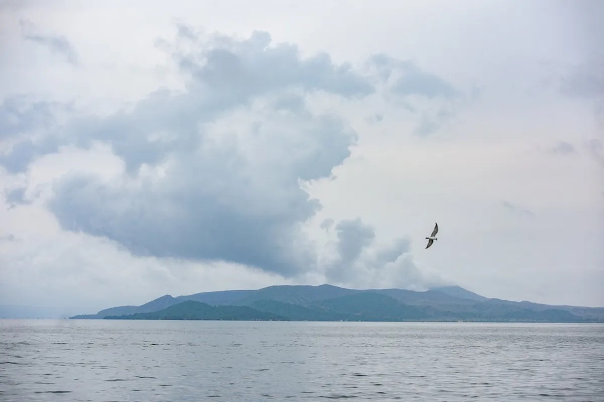 Ilang bayan sa Batangas nabalot ng vog mula sa Bulkan Taal | ABS-CBN News Ilang bayan sa Batangas nabalot ng vog mula sa Bulkan Taal | ABS-CBN News