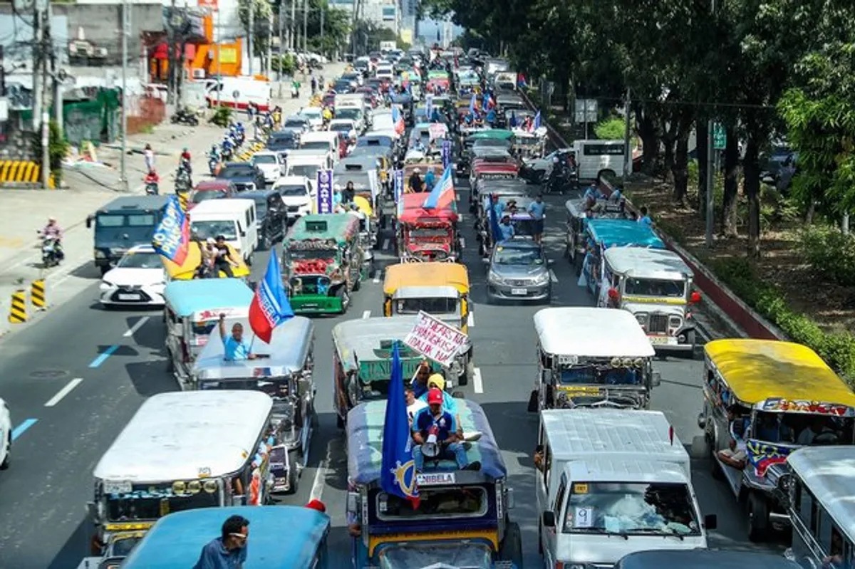 Piston, Manibela hold protest caravan vs PUV modernization program ...