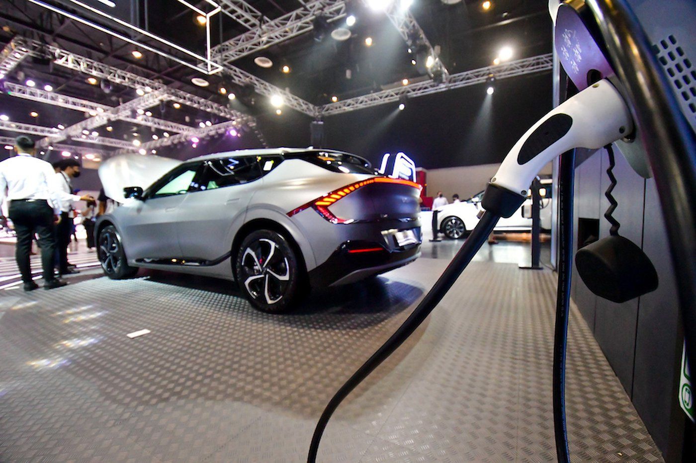 Electric vehicle adoption faces challenges: industry group | ABS-CBN News