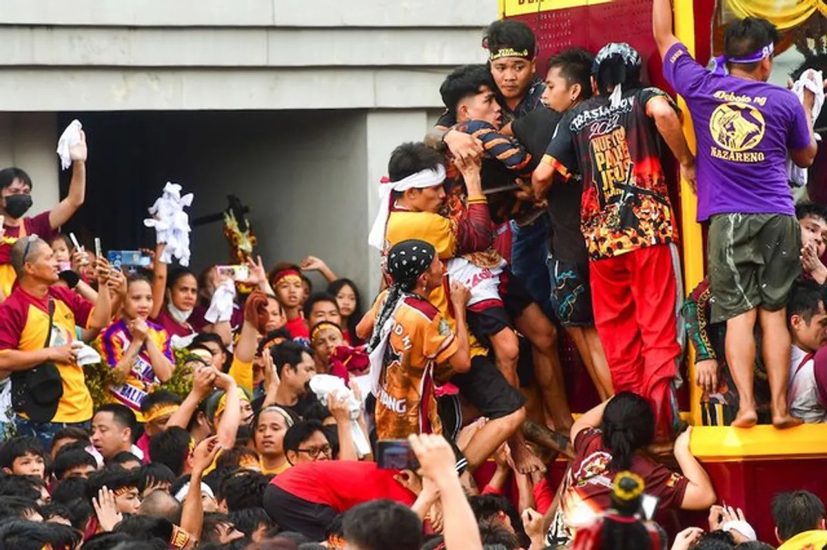 Lubid ng 'andas' na ginamit sa Traslacion 2024 naputol | ABS-CBN News