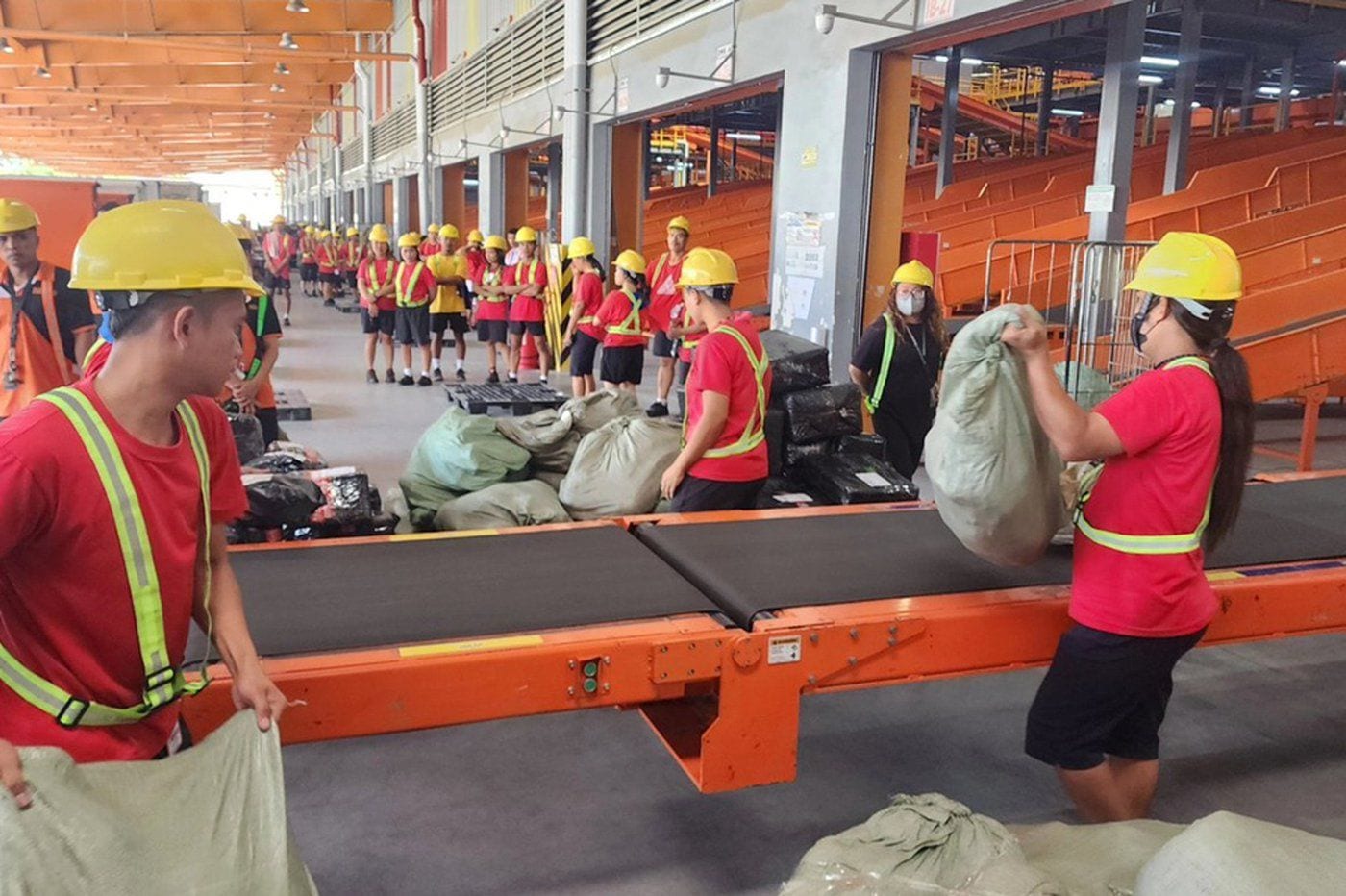 Shopee partner SPX Express opens largest sorting center in PH | ABS-CBN ...
