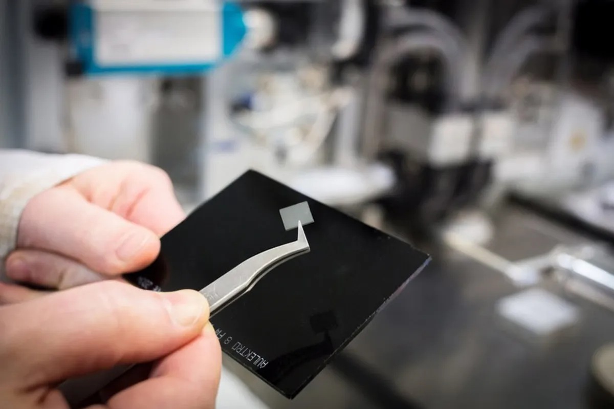 First working graphene semiconductor a step towards hyper-fast ...
