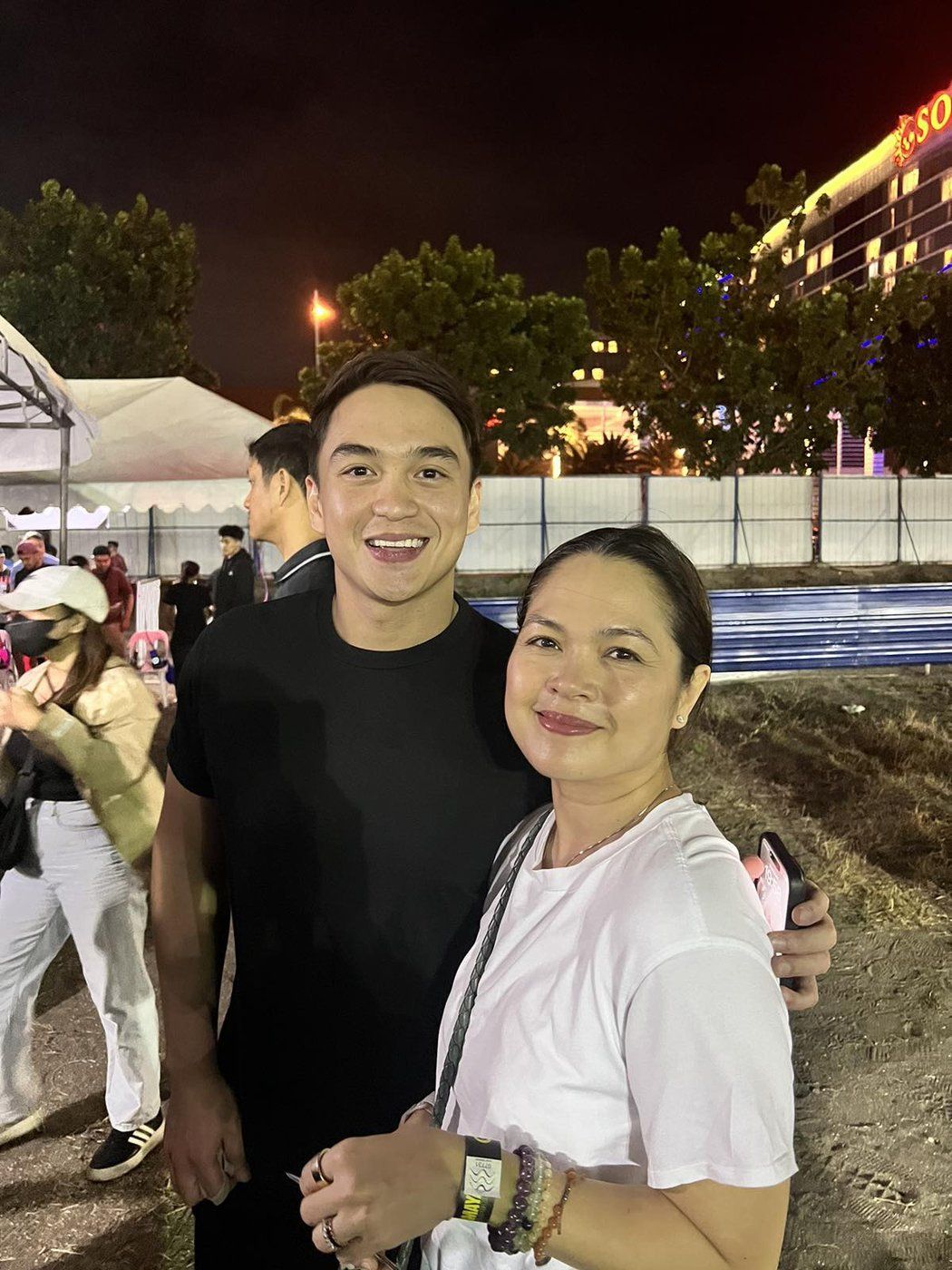 Dominic Roque spotted at Rivermaya concert | ABS-CBN Entertainment