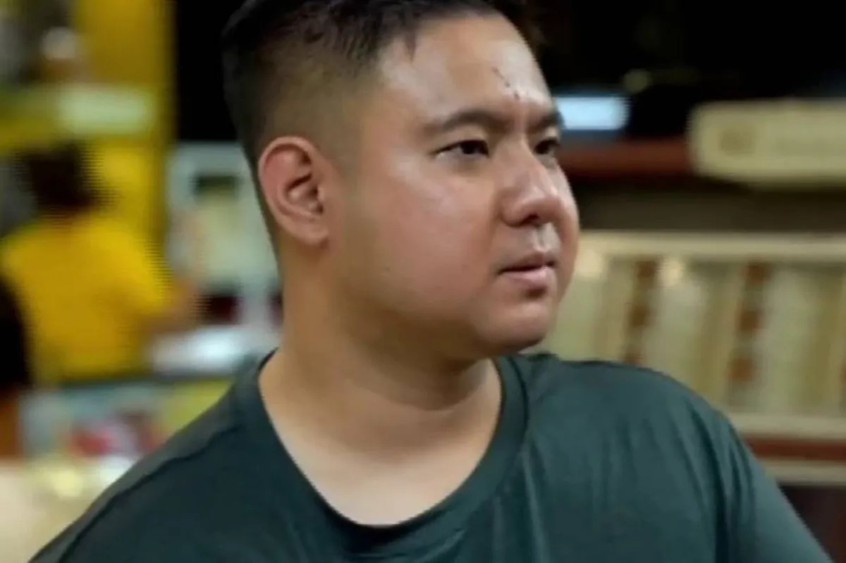 Jiro Manio ibinenta ang Gawad Urian trophy | ABS-CBN Entertainment