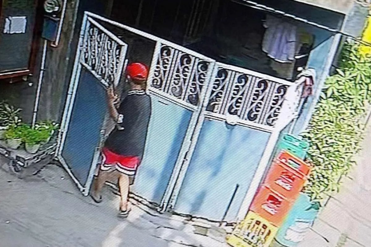 Lalaking nagnakaw umano ng cellphone sa tindahan, nagbenta pa ng kape ... Lalaking nagnakaw umano ng cellphone sa tindahan, nagbenta pa ng kape ...