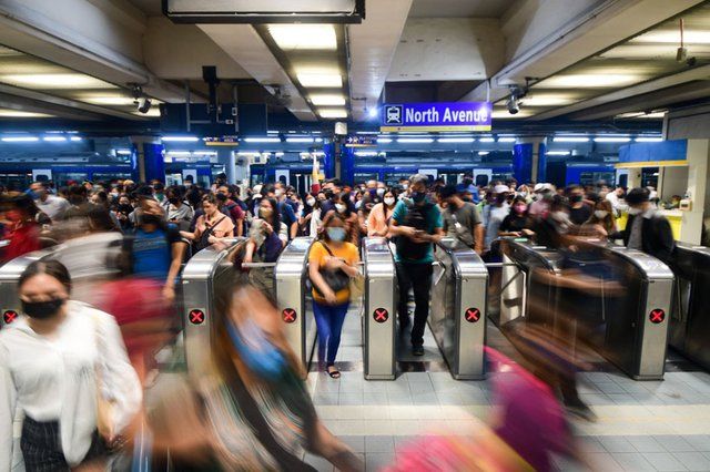 MRT-3 served around 357K passengers a day in 2023: DOTr | ABS-CBN News