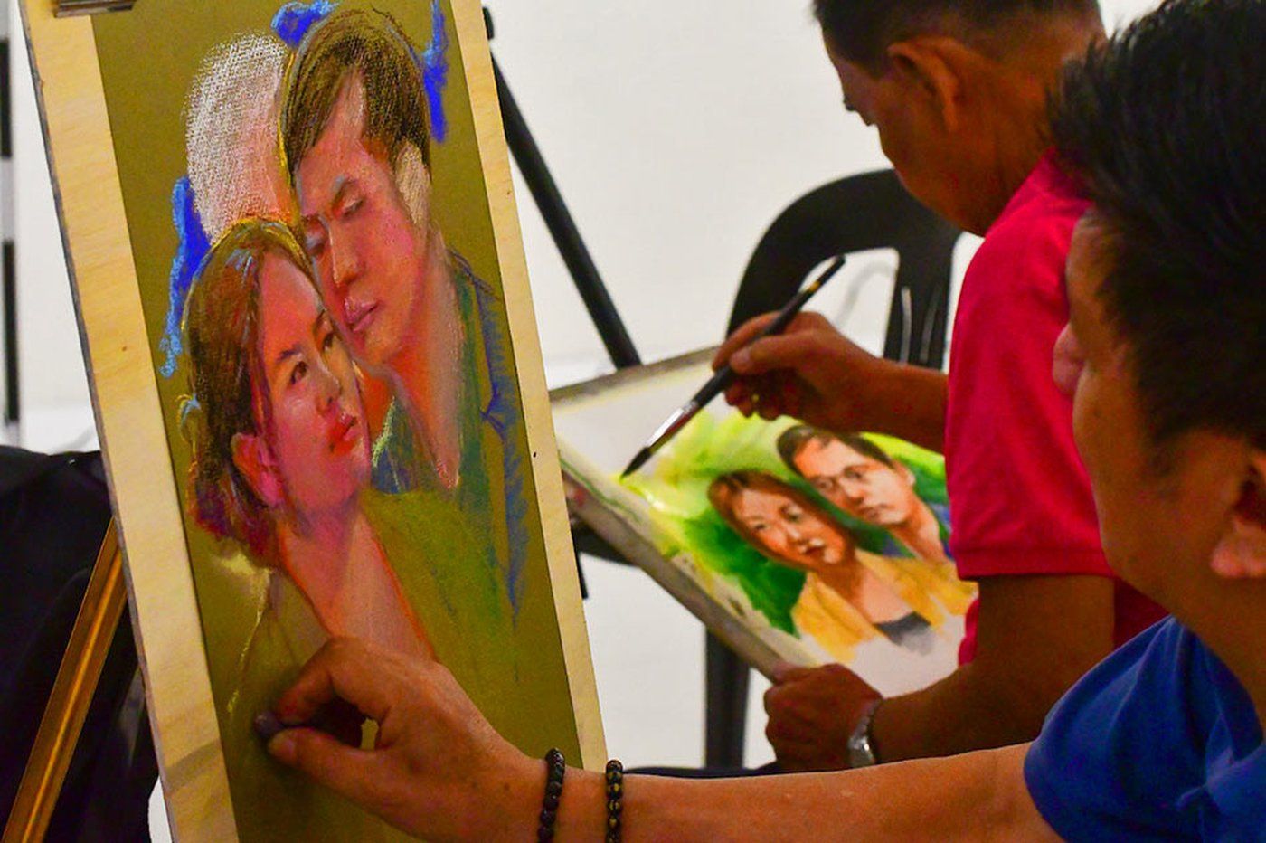 Couple in free portrait session with 9 artists | ABS-CBN Lifestyle