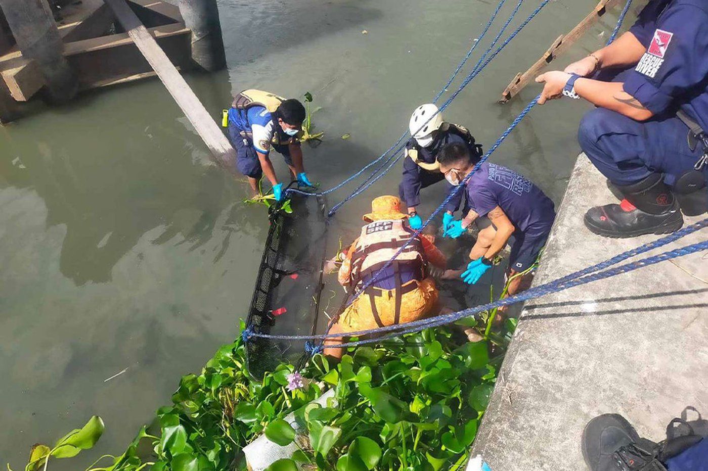 Bangkay ng lalaki, natagpuang palutang-lutang sa Ilog Pasig | ABS-CBN News