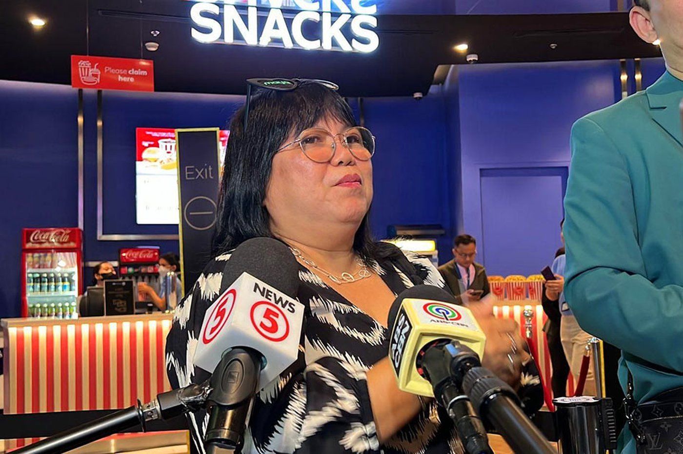 James Reid’s mom asked about Issa Pressman | ABS-CBN Entertainment