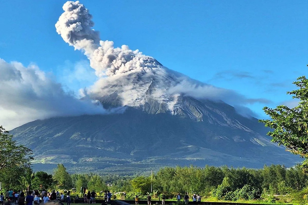 Albay on alert as Mayon spews white smoke | ABS-CBN News