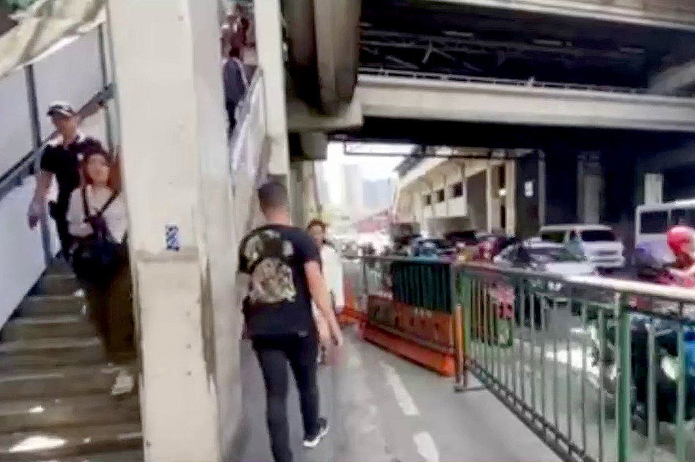 'It's temporary': MMDA on MRT EDSA-Ortigas sidewalk steel barriers ...