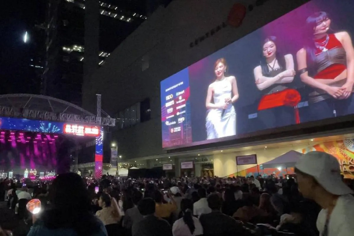 Red Velvet's Irene, Seulgi, Wendy ring in 2024 with OPM greats, jam-packed BGC crowd | ABS-CBN ...