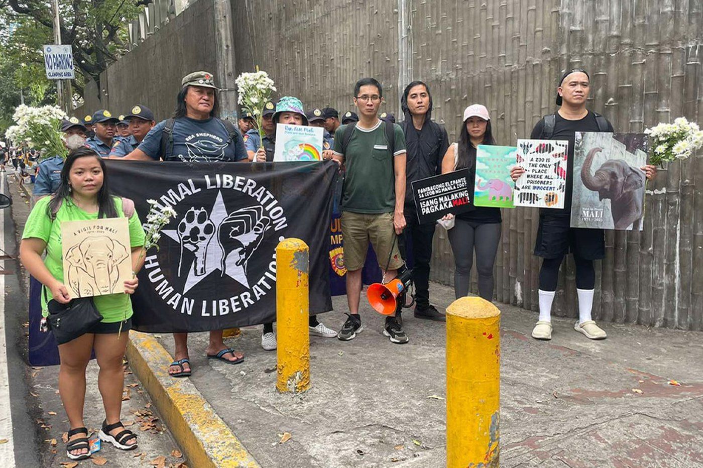 Animal rights advocates call for changes at Manila Zoo | ABS-CBN News