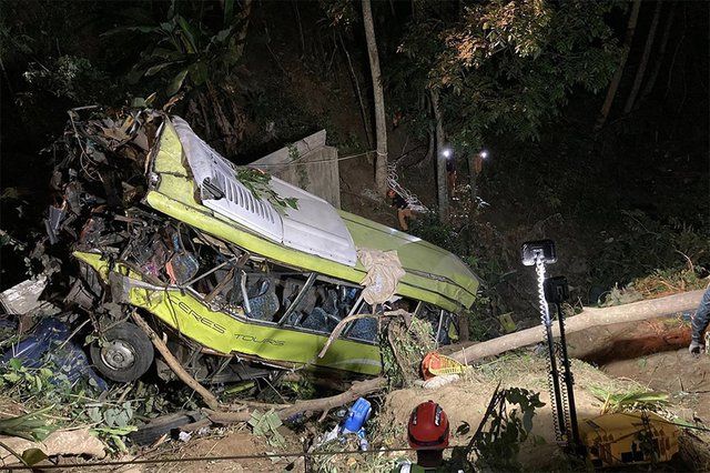 Kenyan among 17 killed in Philippines bus crash | ABS-CBN News