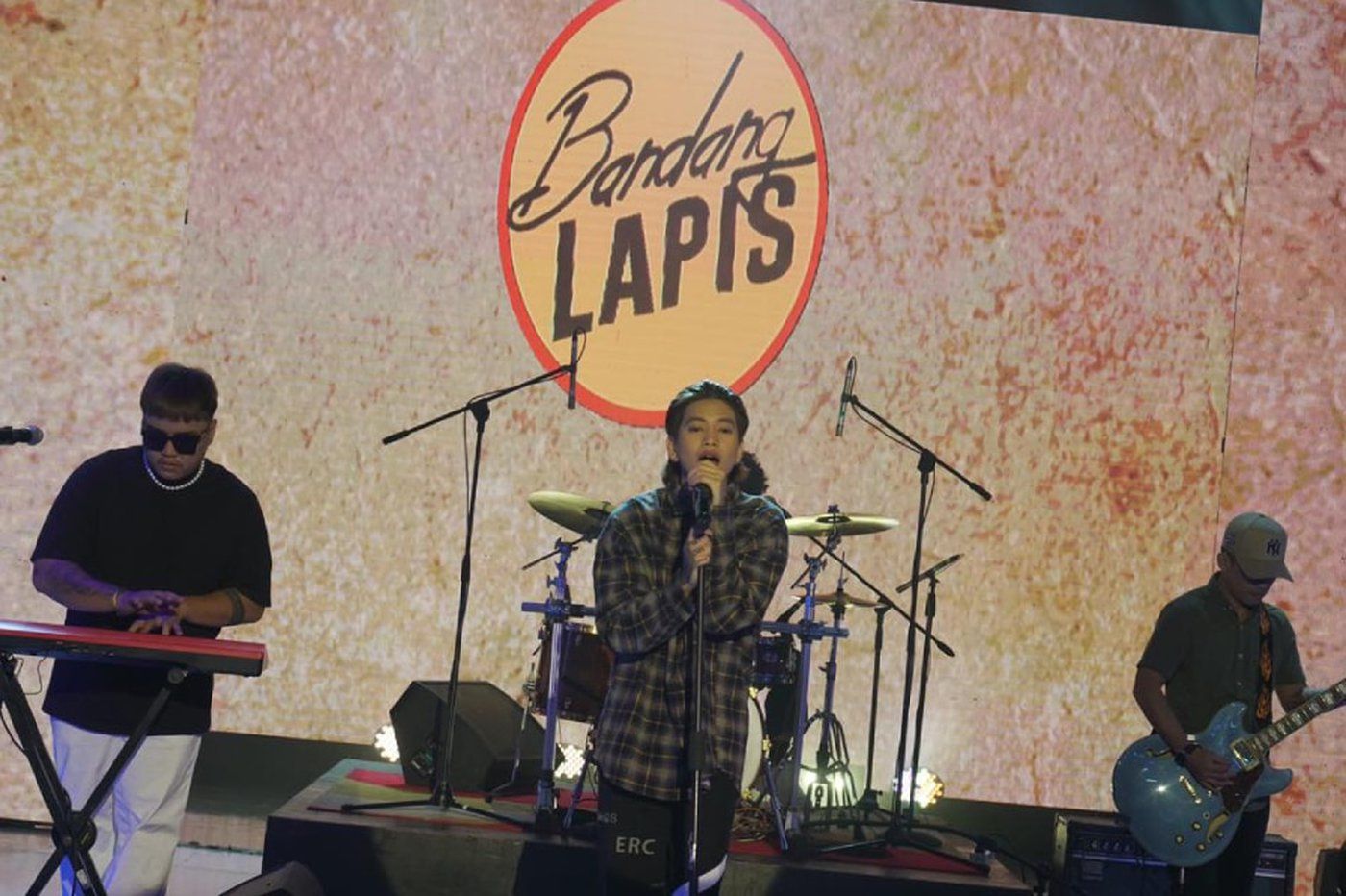 Bandang Lapis performs on 'It's Showtime' | ABS-CBN Entertainment